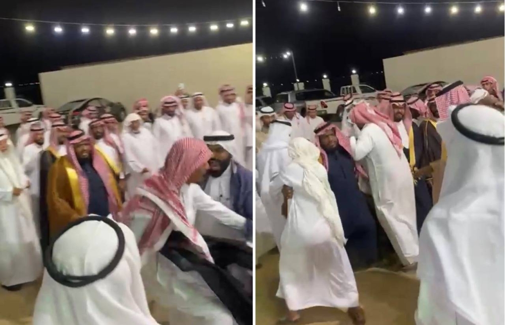شاهد شخص يعتدي على مسن ويصفعه على وجهه أمام عدد من الأشخاص في ظروف