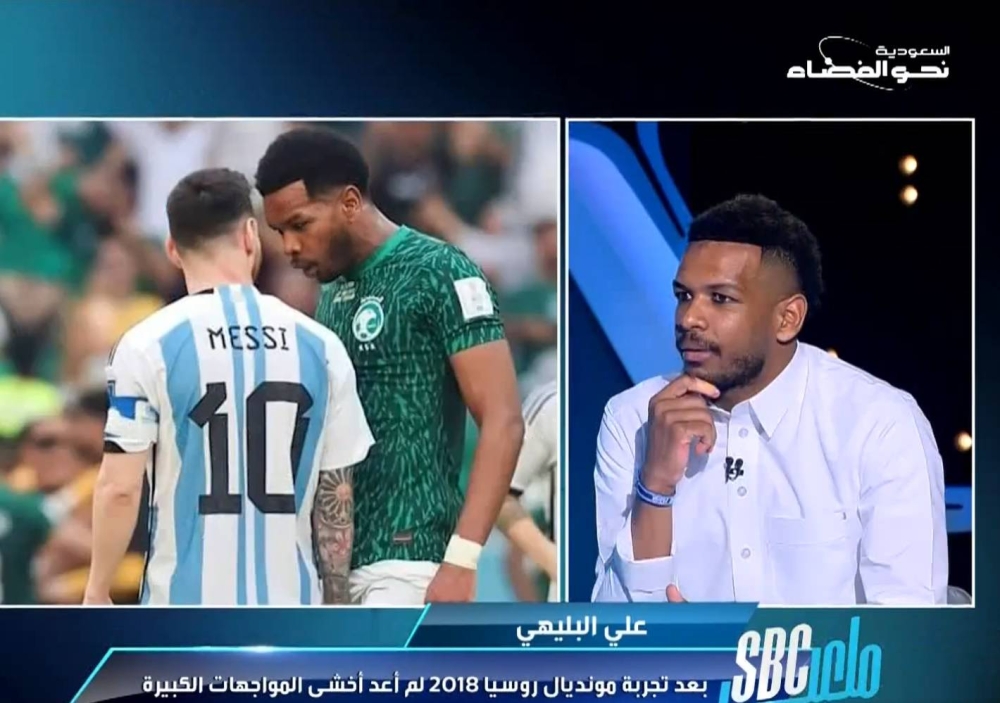شاهد البليهي يكشف لأول مرة ما قاله لميسي في الصورة الشهيرة خلال